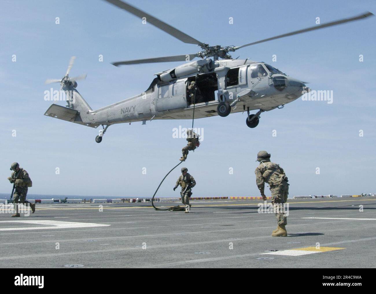 US Navy Marines des Anti-Terrorism Security Teams der 1. Flotte, 5. Zug ...