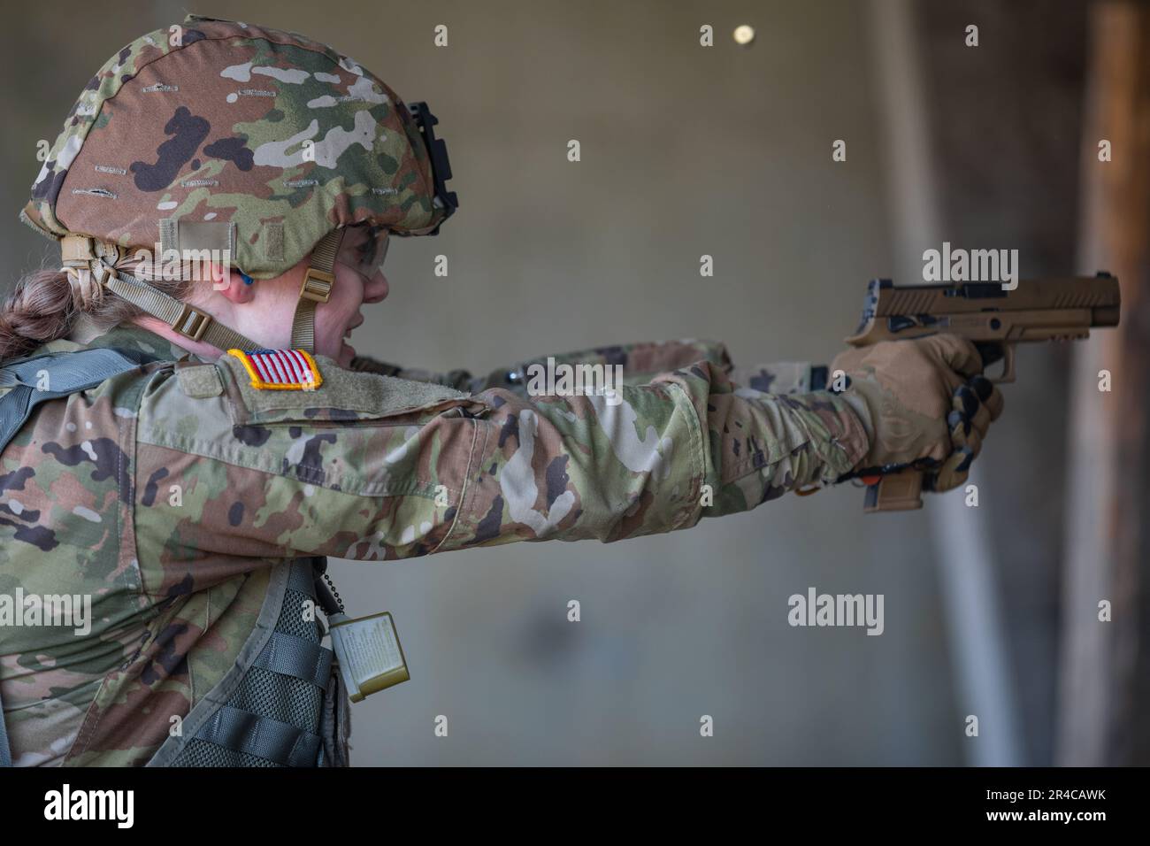 USA Sergeant Rachel Moniz, ein nicht kommissionierter Rekrutierungs- und Haftungsoffizier, dem 6 ...