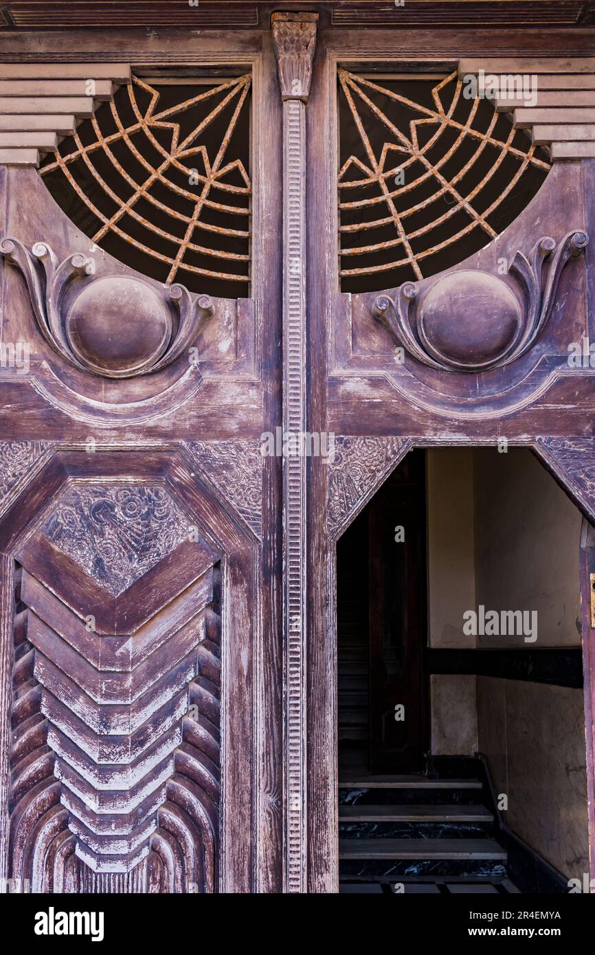 Eingangstor im jugendstil -Fotos und -Bildmaterial in hoher Auflösung – Alamy