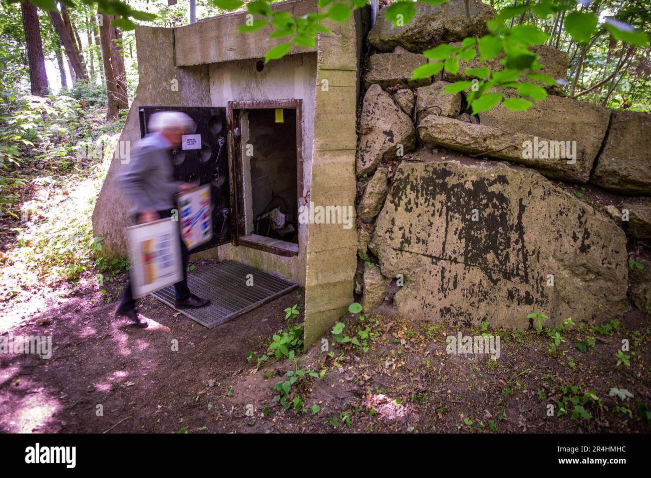 28. Mai 2023, Mecklenburg-Vorpommern, Zürow: Dieter Luchs, Sammler von ...