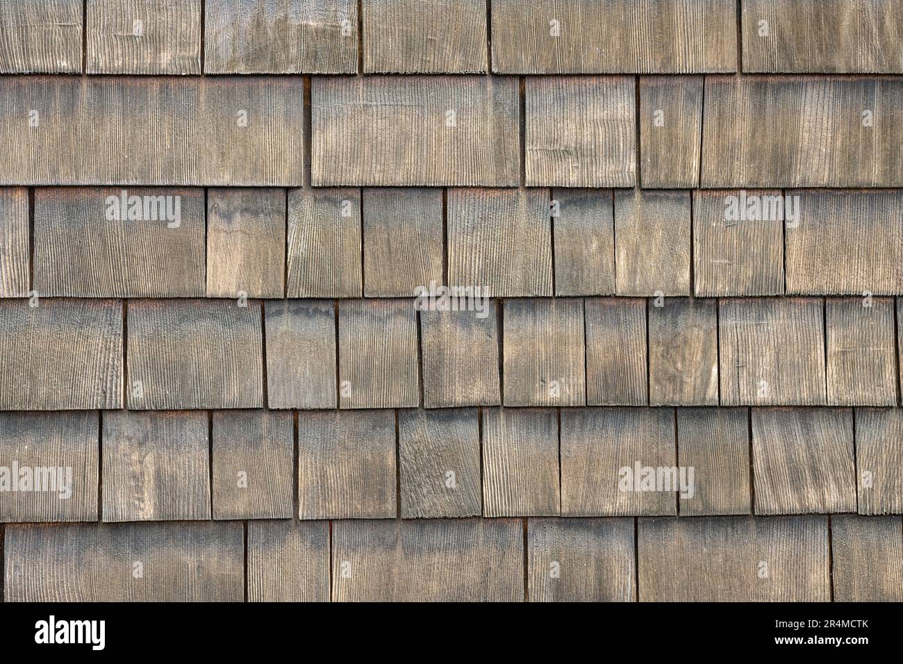 Fassade mit holzschindeln -Fotos und -Bildmaterial in hoher Auflösung – Alamy