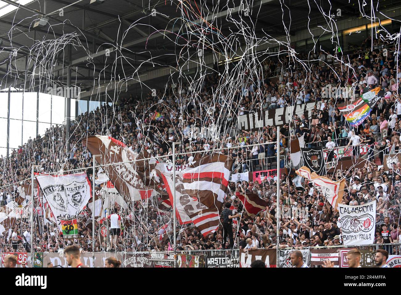 Fc st. pauli fans -Fotos und -Bildmaterial in hoher Auflösung – Alamy