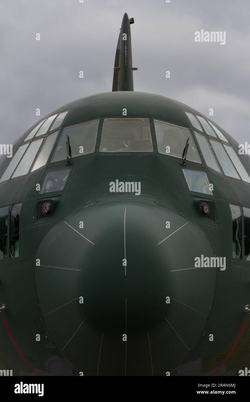 Die Nase eines JASDF Lockheed C130H Hercules Militärtransportflugzeugs ...