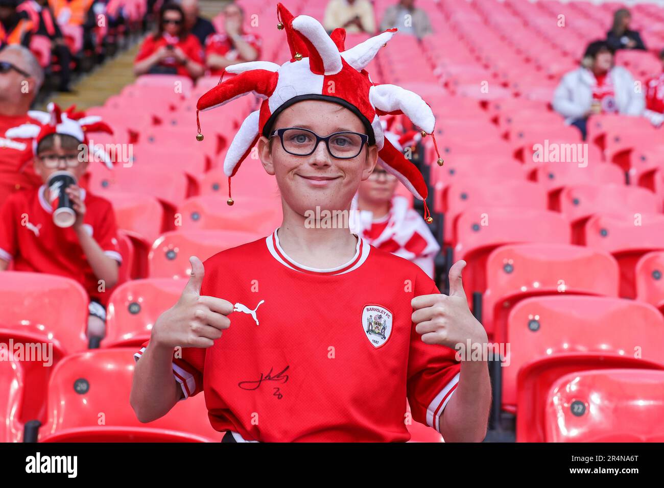 Barnsley-Fans kommen im Stadion vor dem Sky Bet League 1 Play-off ...