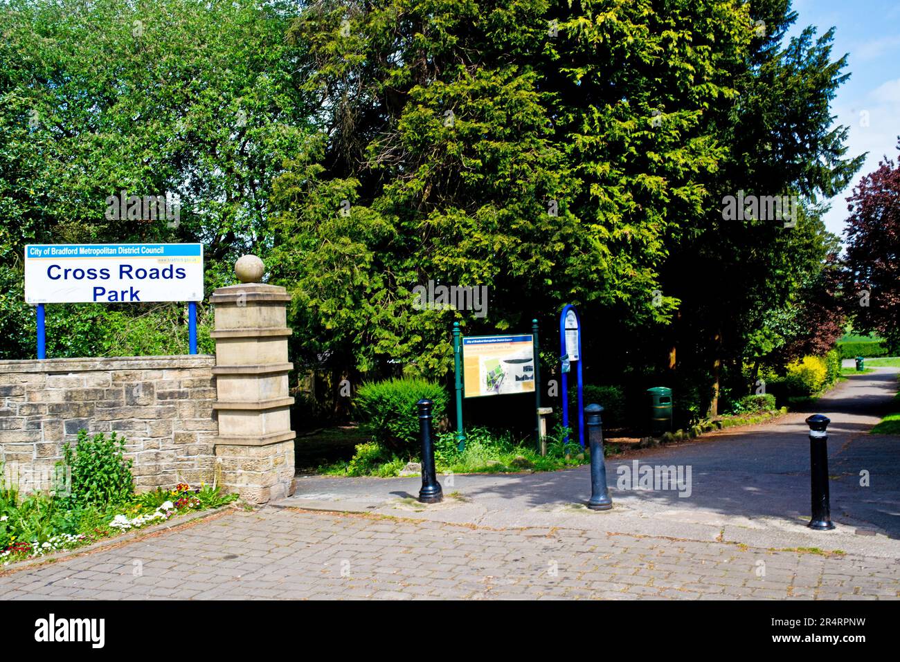 Cross roads -Fotos und -Bildmaterial in hoher Auflösung – Alamy