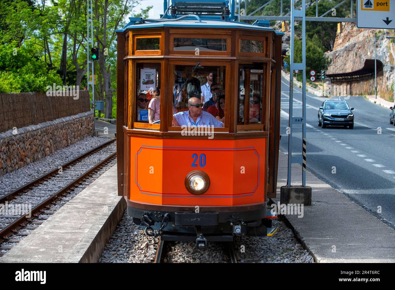 Alte Straßenbahn im Dorf Port de Soller. Die Straßenbahn verkehrt 5kms ...
