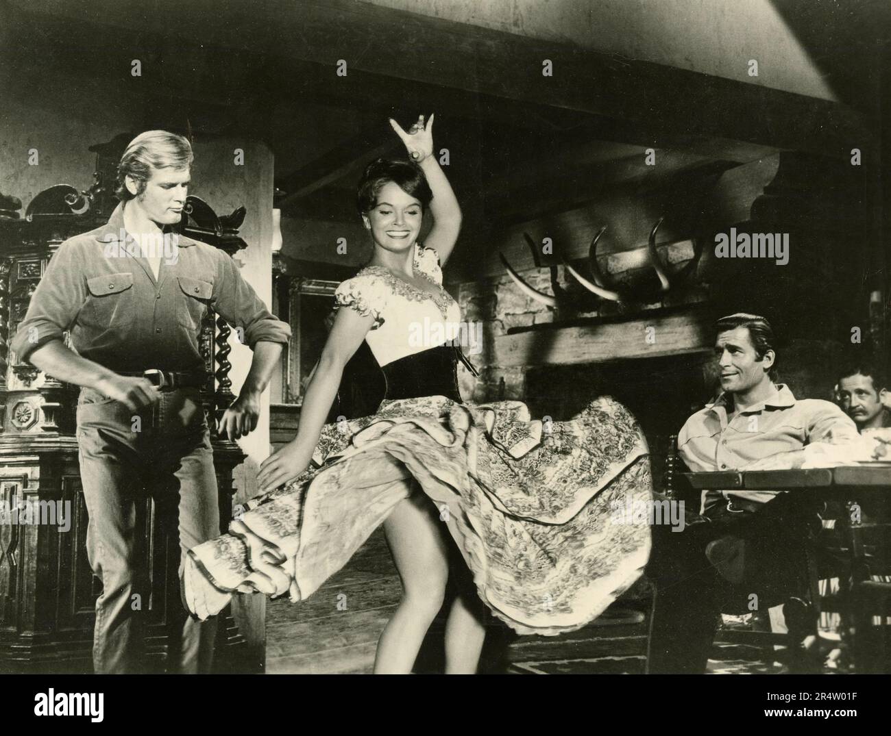 Der englische Schauspieler Roger Moore und die Schauspielerin Leticia ...