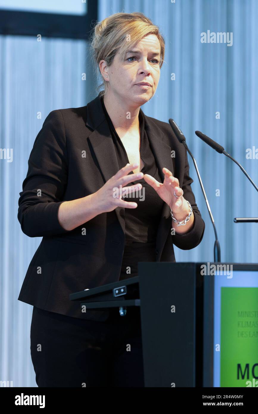 30. Mai 2023, Nordrhein-Westfalen, Mönchengladbach: Mona Neubaur (Grüne ...