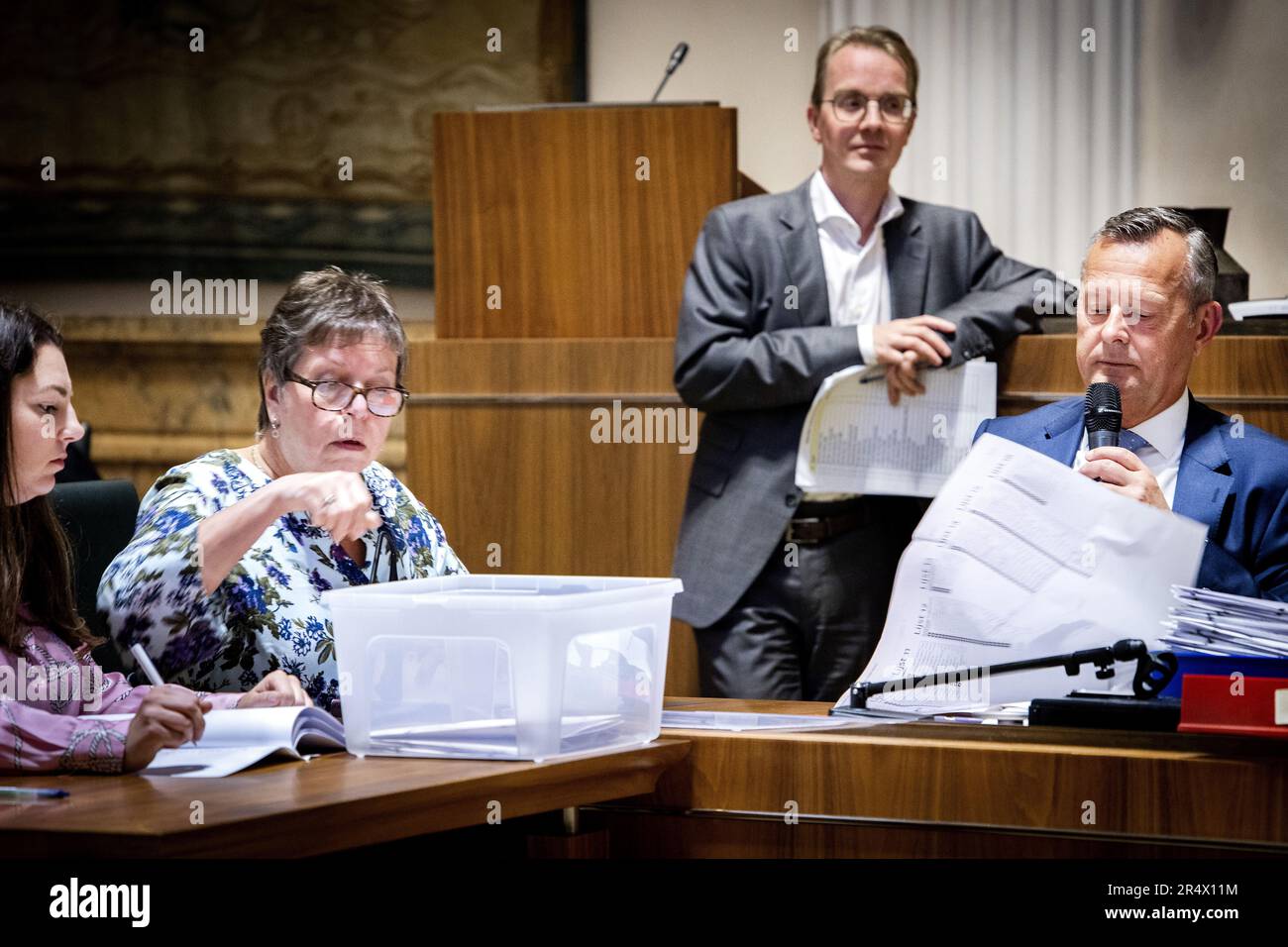 HAARLEM - Auszählung der Stimmen im Provincial House von Nordholland ...