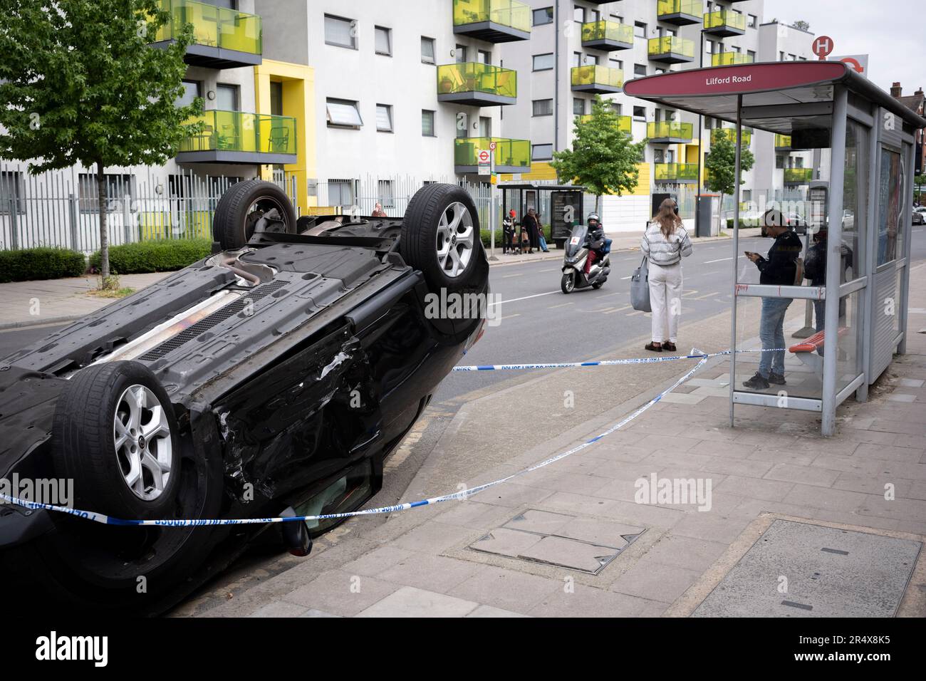 Die Folgen eines Autounfalls, bei dem am 30. Mai 2023 in London ...