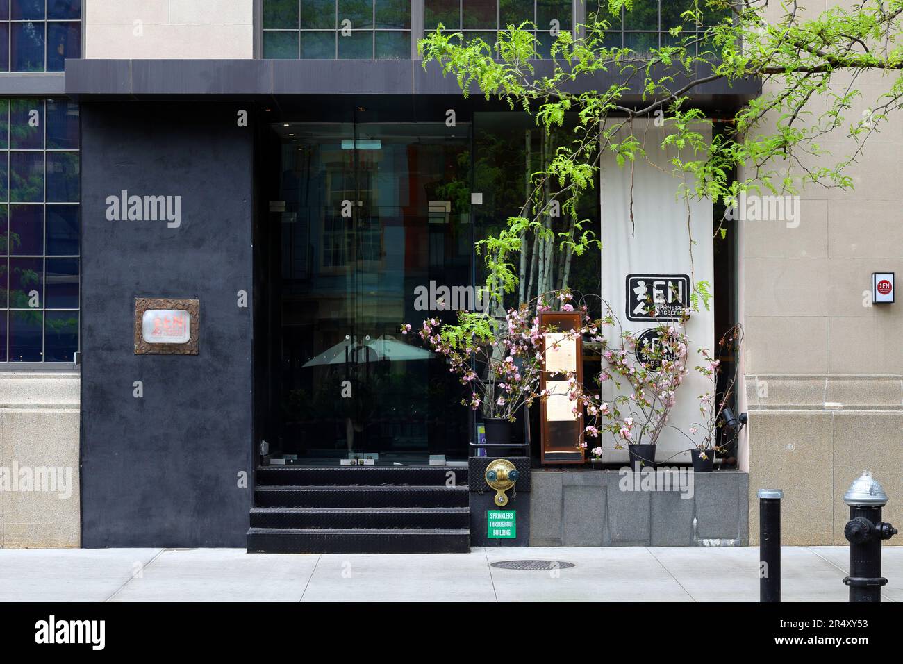 Japanese storefront -Fotos und -Bildmaterial in hoher Auflösung – Alamy