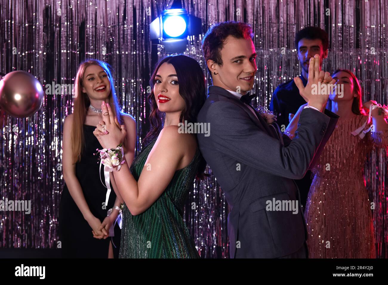 Abschlussball gewehr -Fotos und -Bildmaterial in hoher Auflösung – Alamy