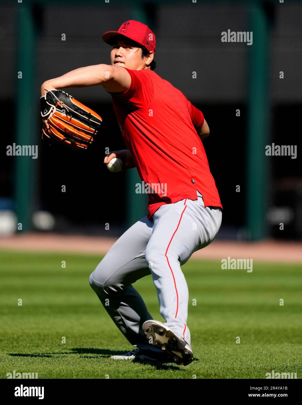 Los Angeles Angels' Shohei Ohtani throws in right field before the team ...