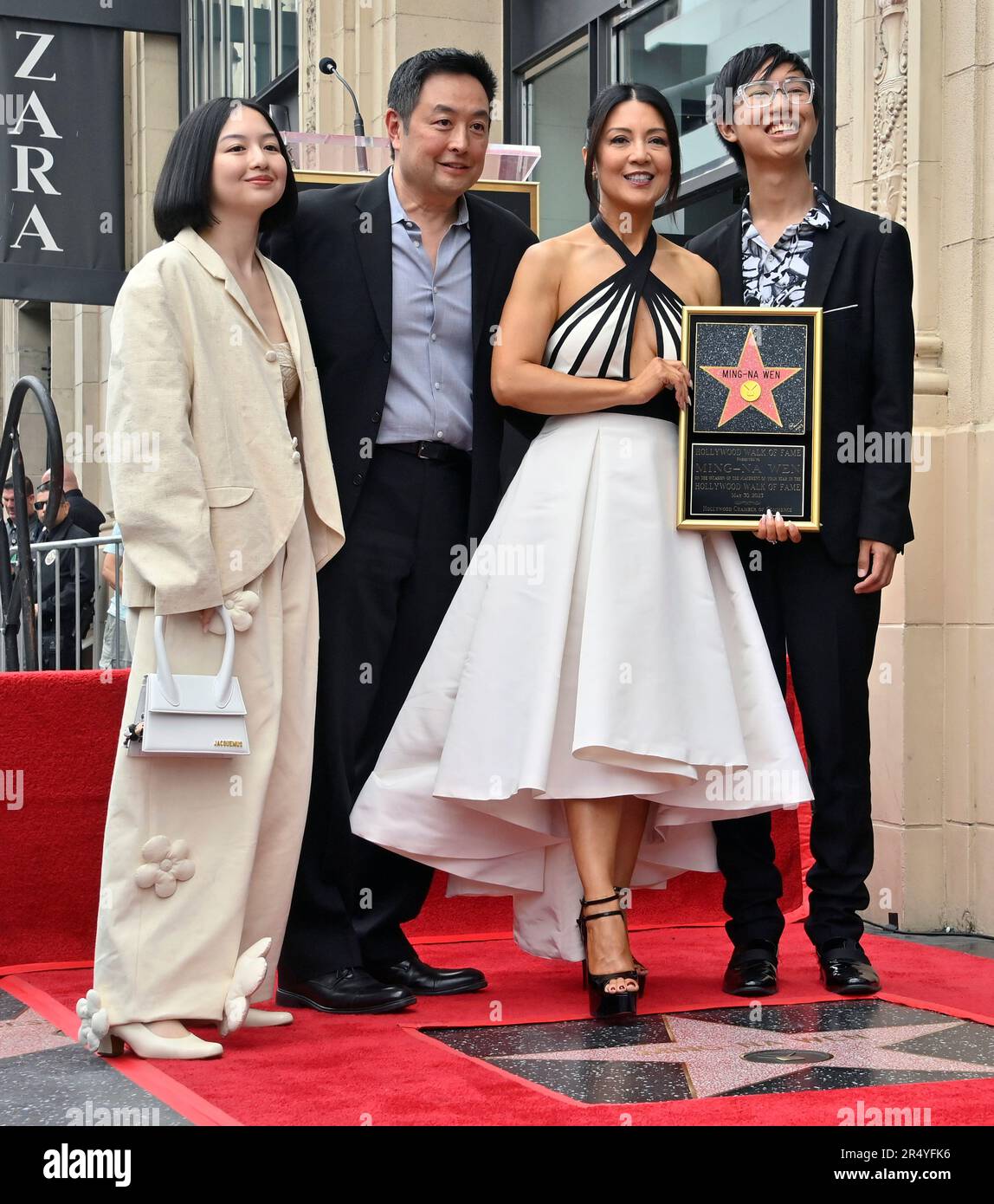 Los Angeles, Usa. 30. Mai 2023. Die Schauspielerin Ming-Na Wen hält ...