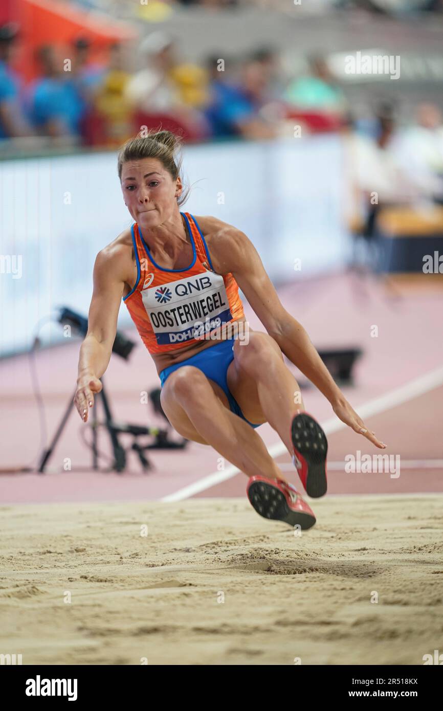 Emma Oosterwegel im Triple Jump im Heptathlon bei der Doha 2019 ...