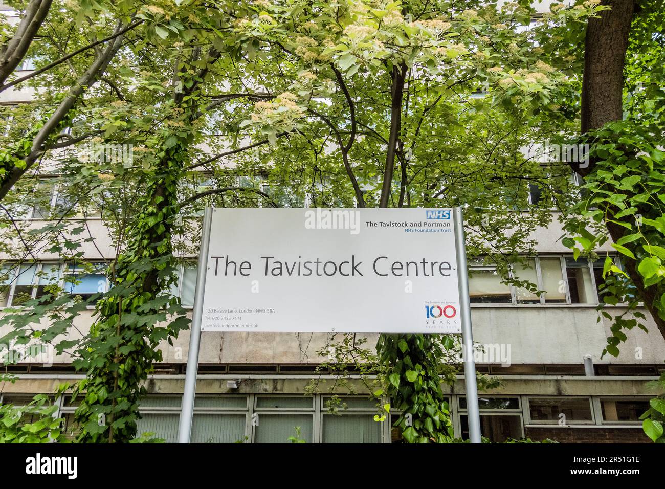 Die Schließung der einzigen NHS-Gender-Klinik für Kinder in England und ...