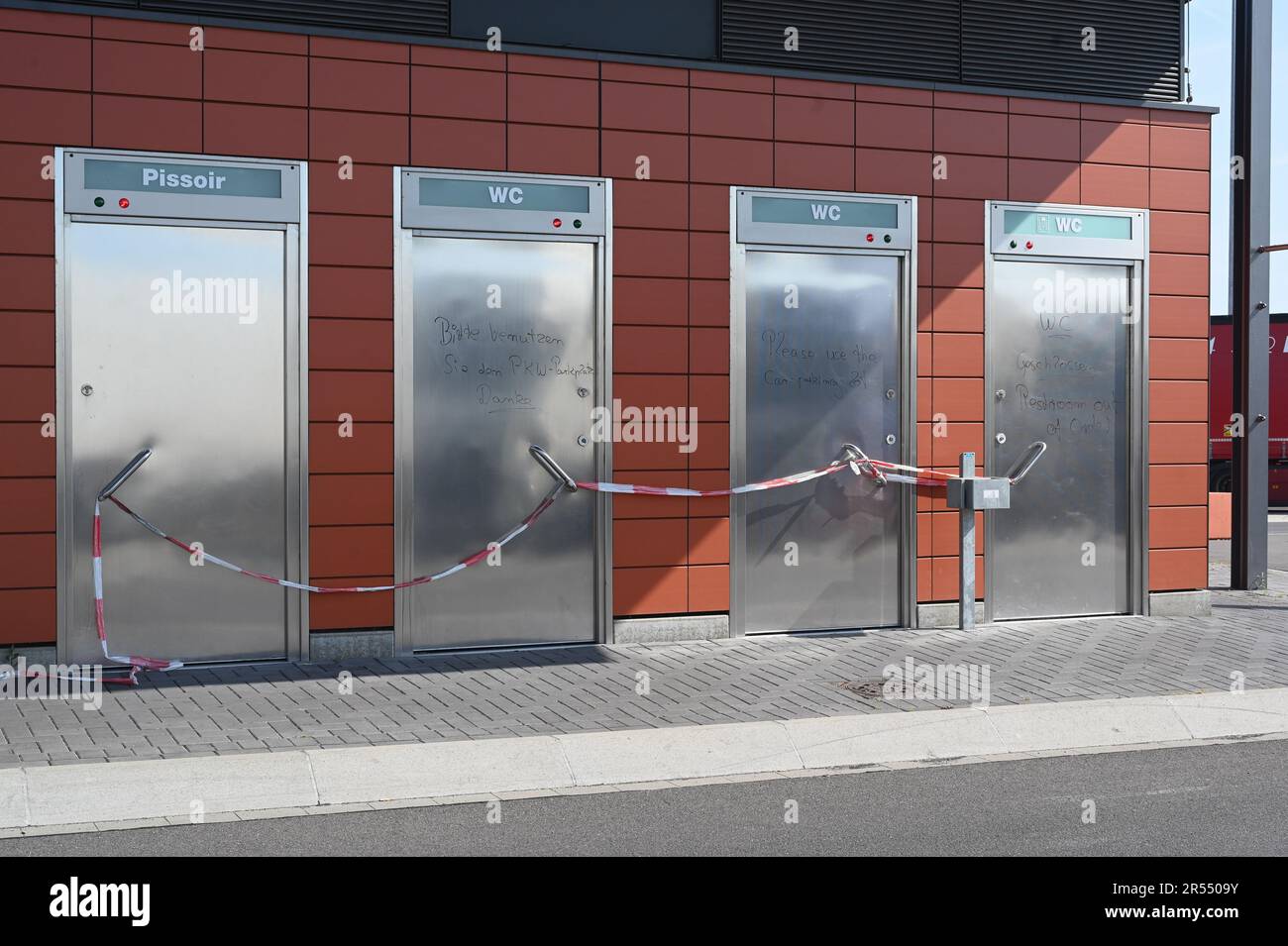 Toiletten autobahn -Fotos und -Bildmaterial in hoher Auflösung – Alamy