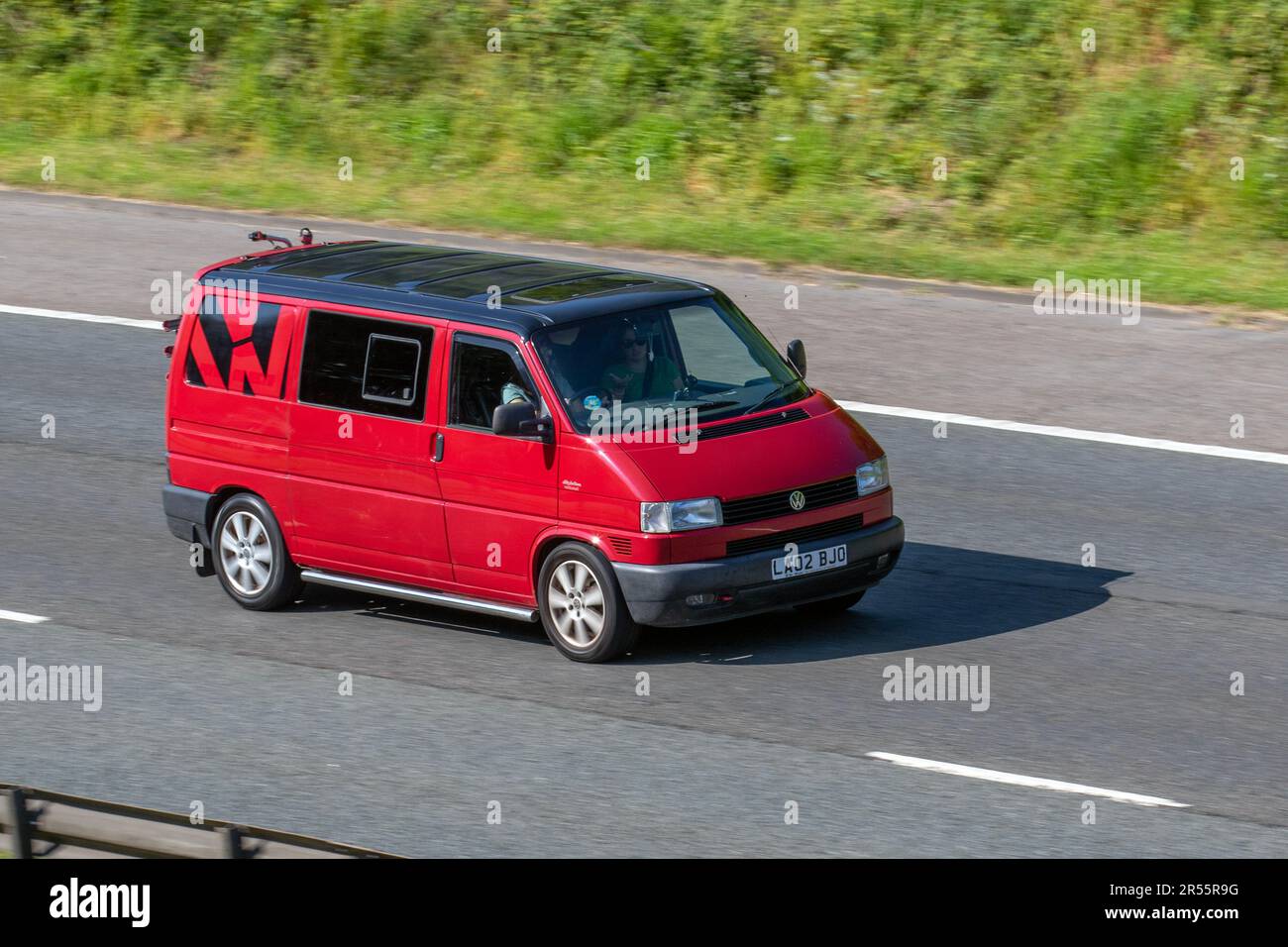 Seitenfenster eines volkswagen reisemobils -Fotos und -Bildmaterial in ...