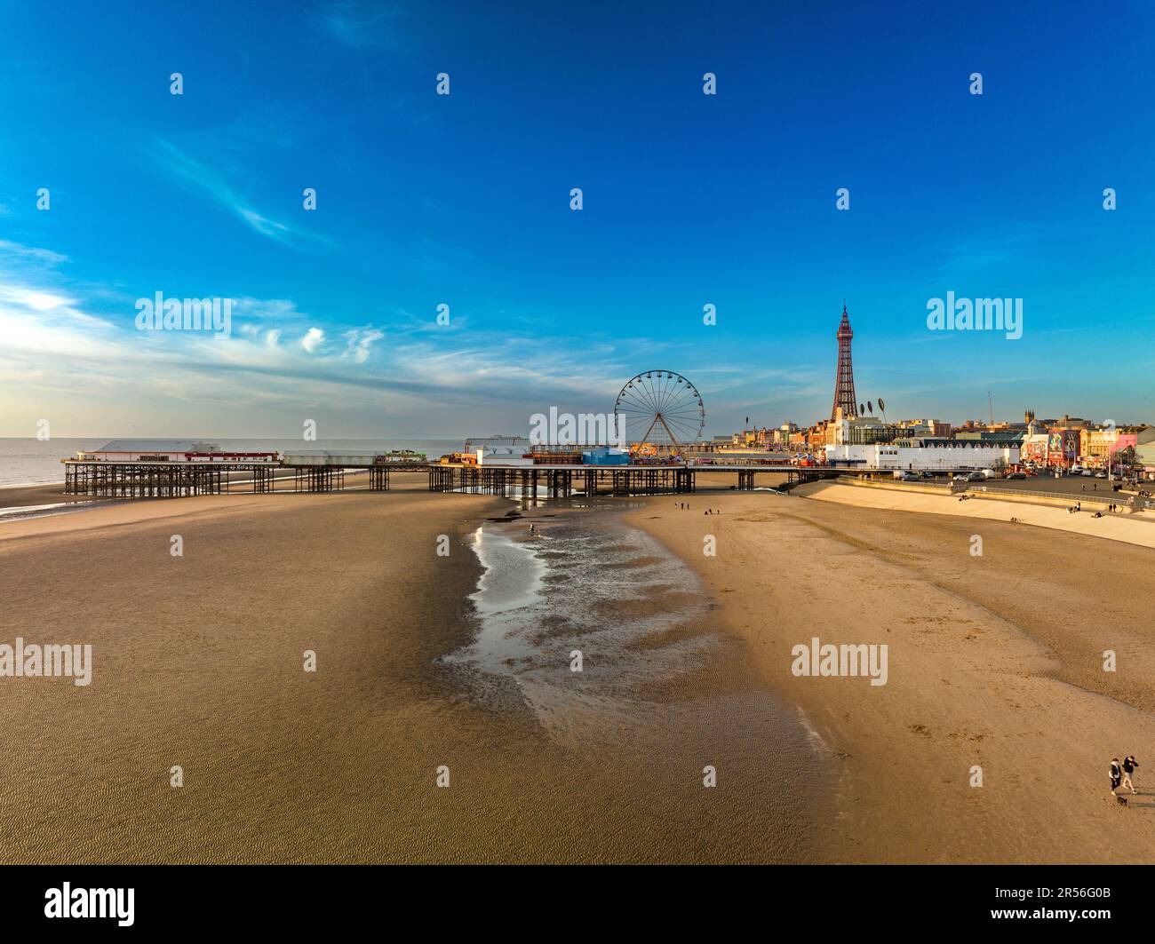 Eine luftaufnahme von blackpool tower und strand -Fotos und ...