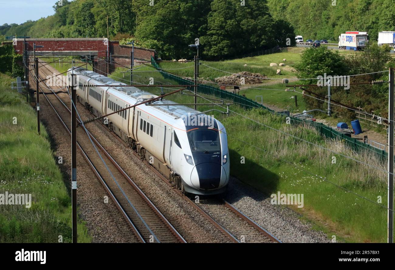 Neue Zweimodus-Mehrfacheinheit der Klasse 805 UM 300, gebaut von ...