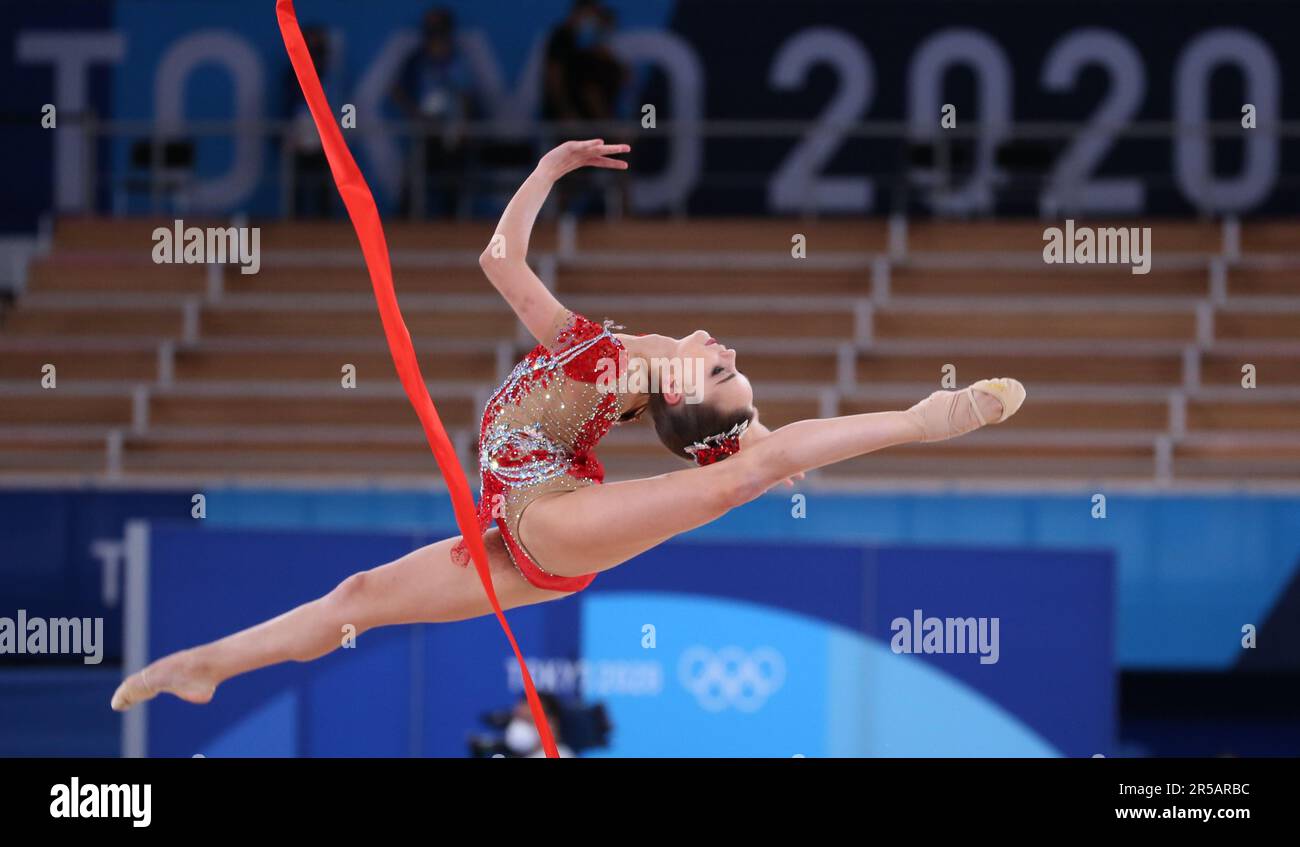 7. AUGUST 2021 – Tokio, Japan: Dina AVERINA von Team Russland tritt beim Rhythmic Gymnastics ...