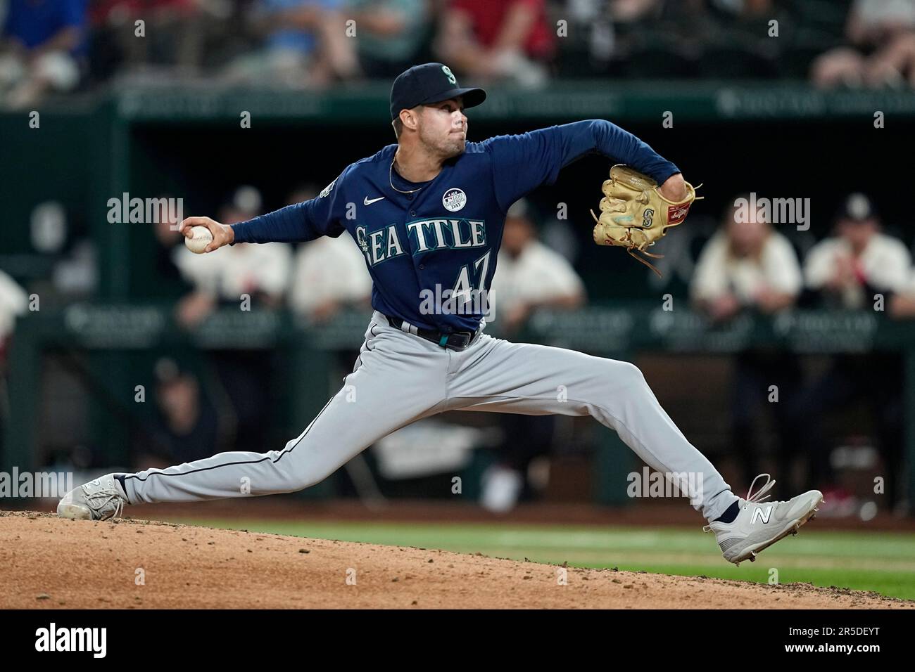 Seattle Mariners relief pitcher Matt Brash throws to the Texas Rangers ...