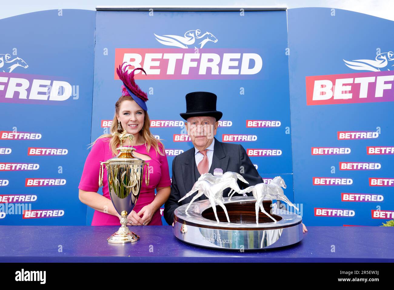 Katrina Helmer und Betfred Besitzer Fred haben am Derby-Tag des Derby ...