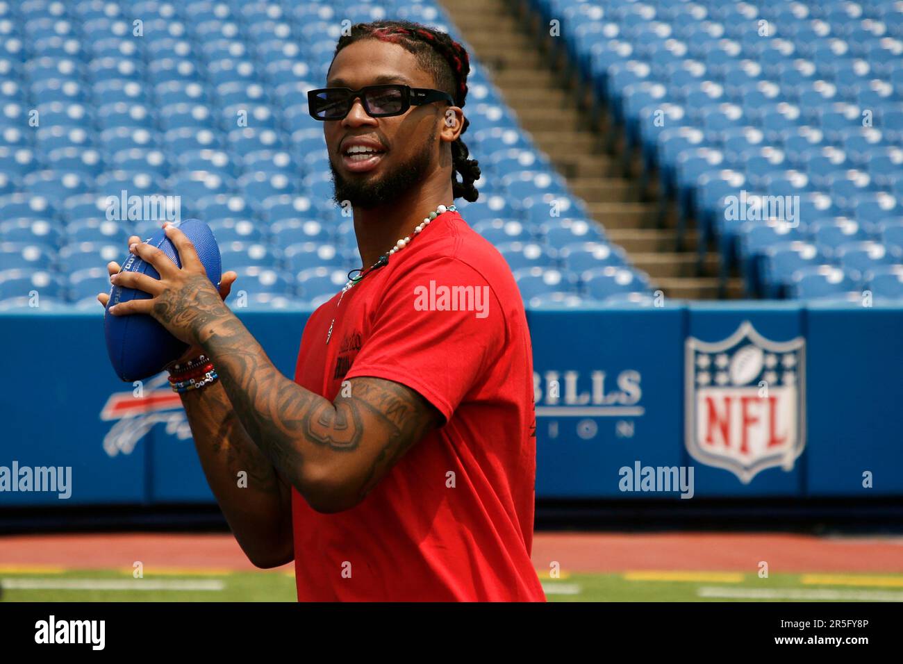 CAPTION CORRECTION: CORRECTS NAME SPELLING: Buffalo Bills defensive ...