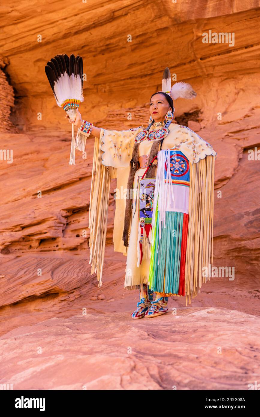 Navajo woman in traditional dress -Fotos und -Bildmaterial in hoher ...