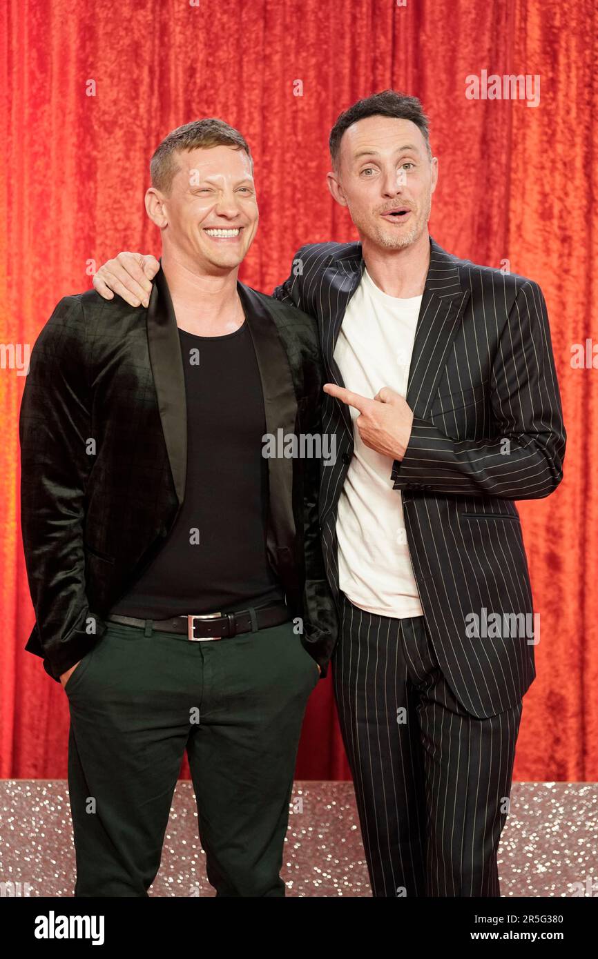 James Sutton (links) und Greg Finnegan nehmen an den British Soap ...