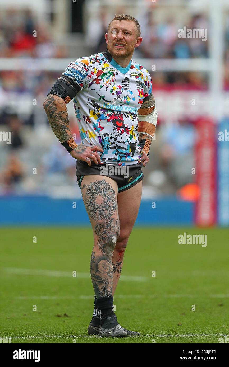 Josh Charnley #5 von Leigh Leopards schaut während des Magic Weekend ...