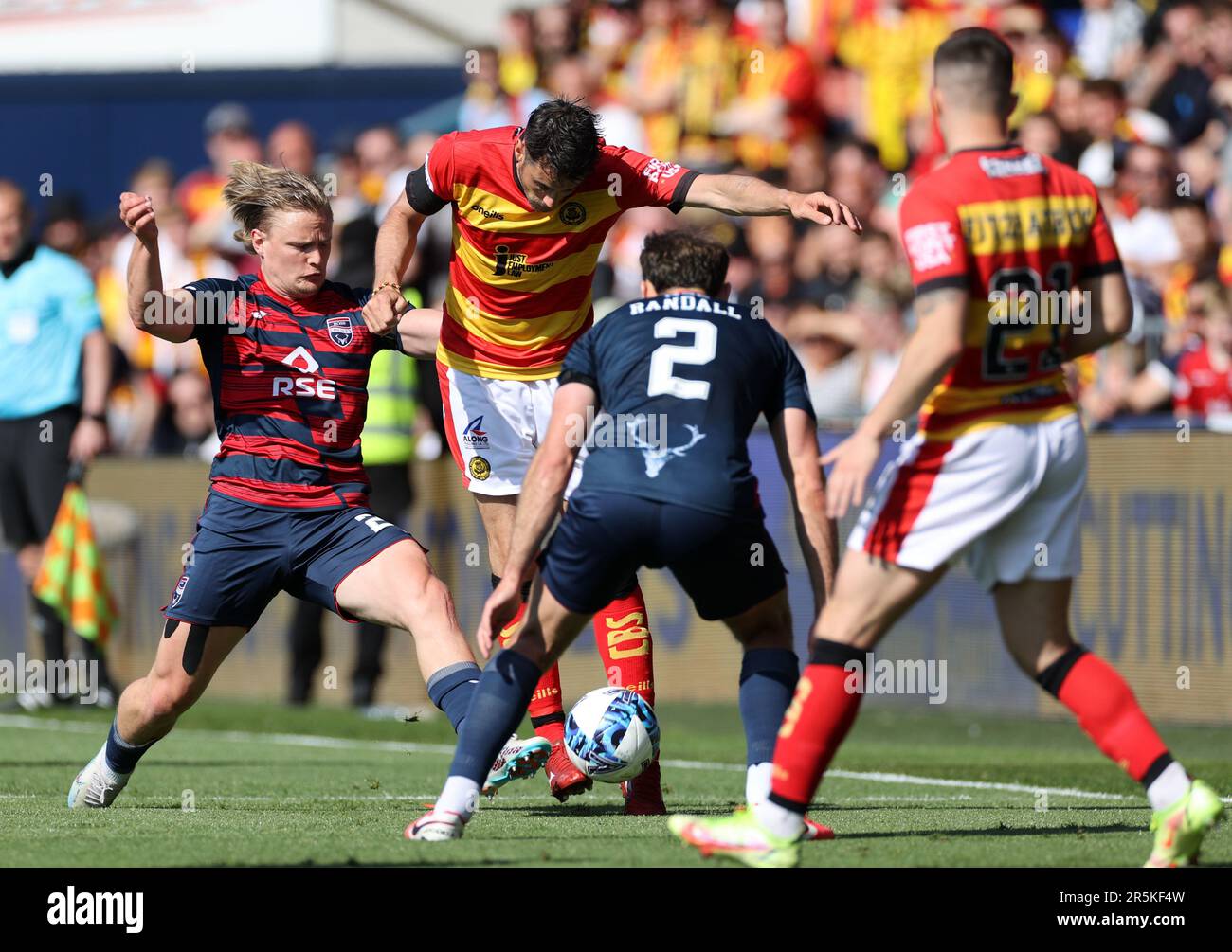 Alex Samuel von Ross County und Brian Graham von Partick Thistle ...