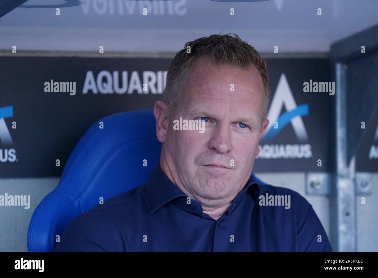 GENK, BELGIEN - JUNI 4: Trainer Wouter Vrancken von KRC Genk schaut ...