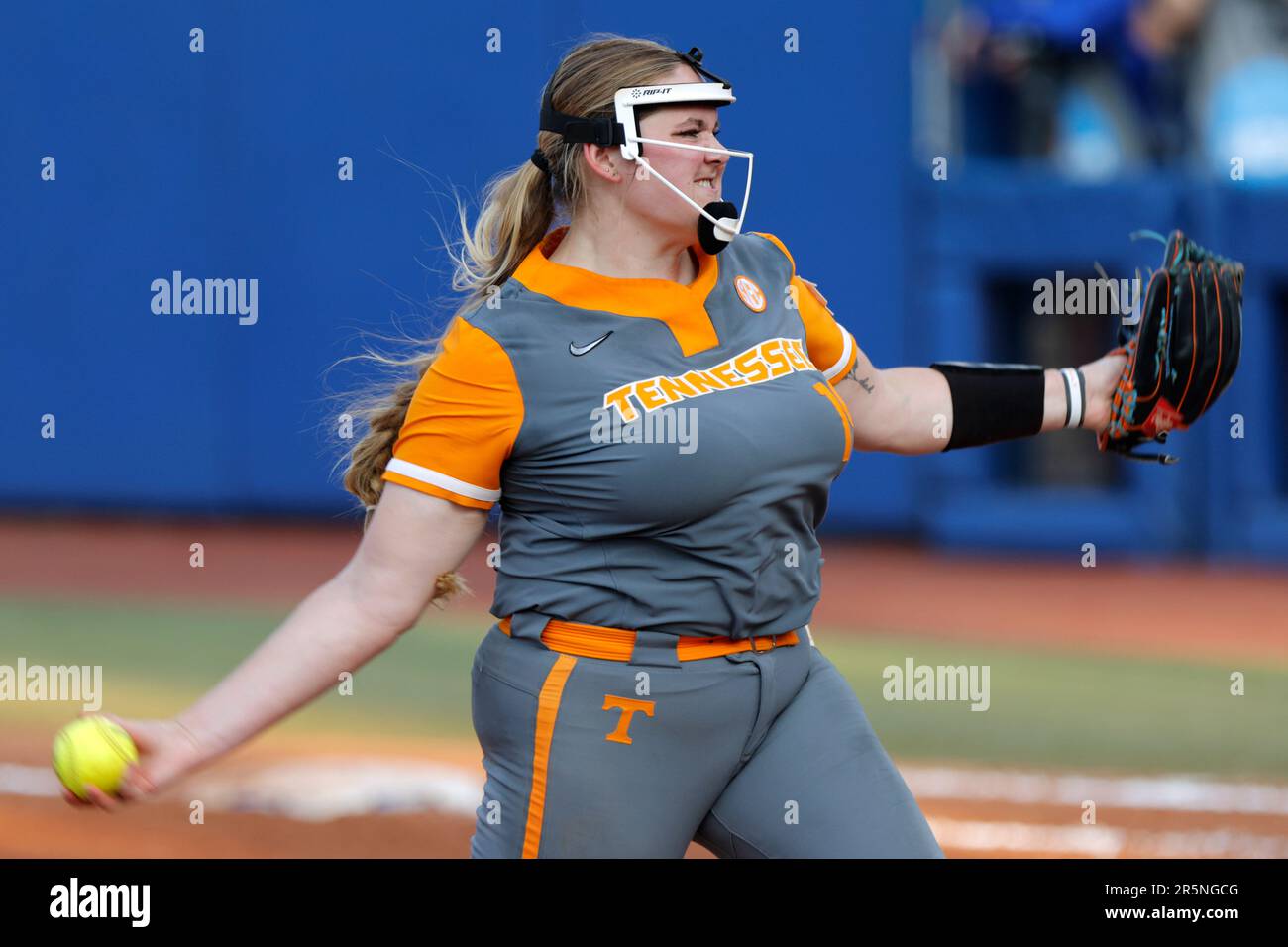 Tennessee's Ashley Rogers pitches against Oklahoma State during the ...