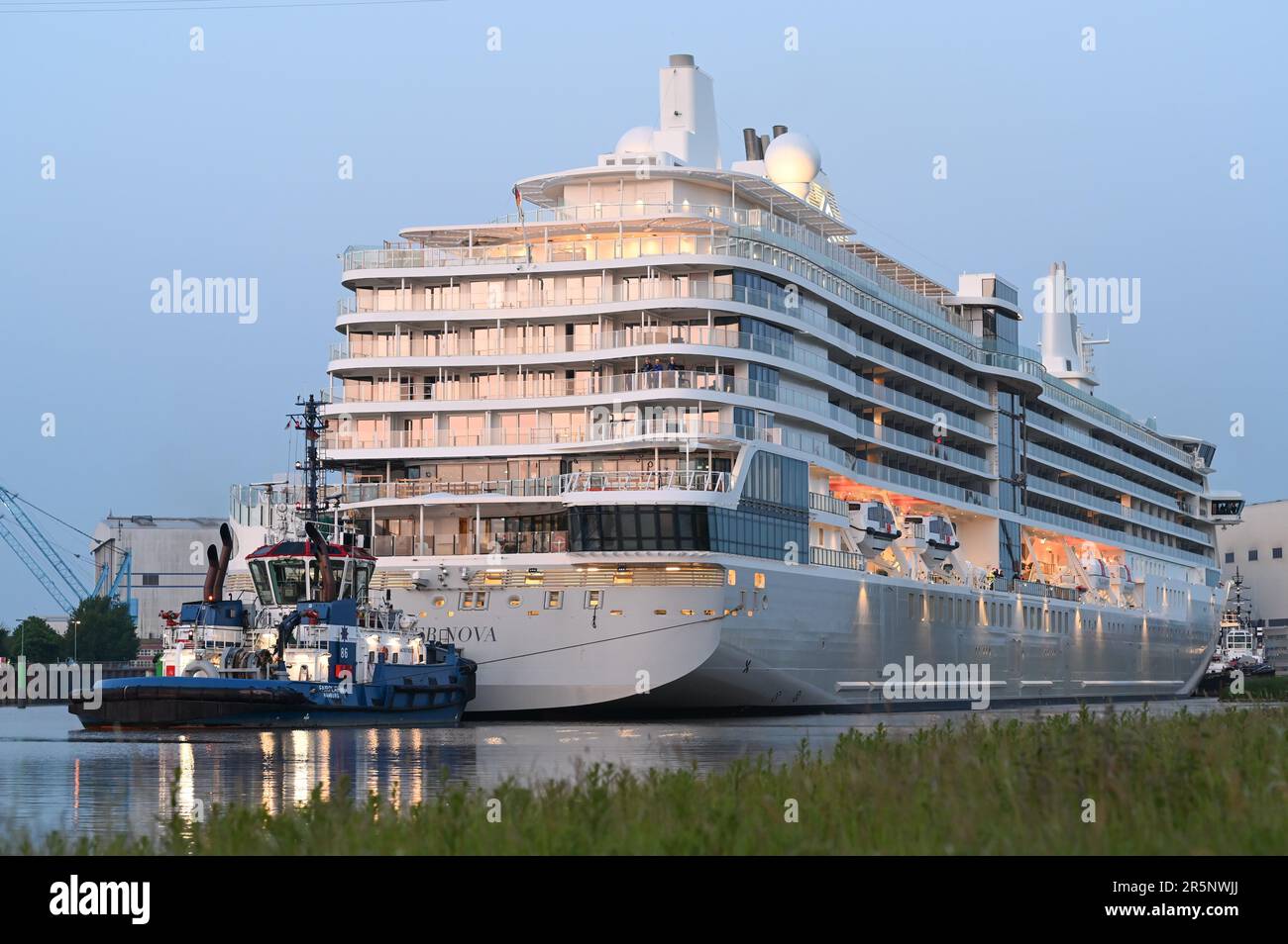 Papenburg, Deutschland. 05. Juni 2023. Das neue Kreuzfahrtschiff "Silver Nova" hat die Meyer ...