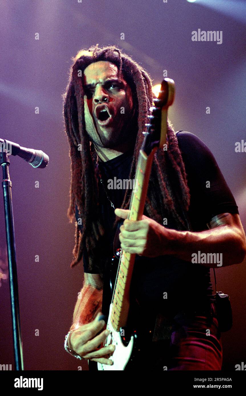 Lenny kravitz dreadlocks 1996 -Fotos und -Bildmaterial in hoher ...
