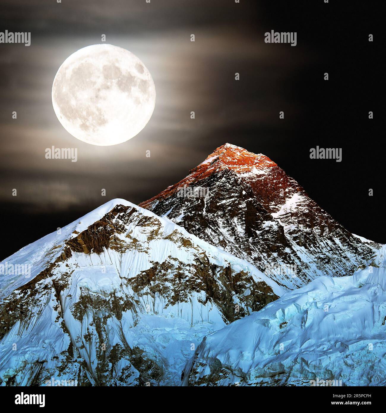 Mount everest with moon -Fotos und -Bildmaterial in hoher Auflösung – Alamy