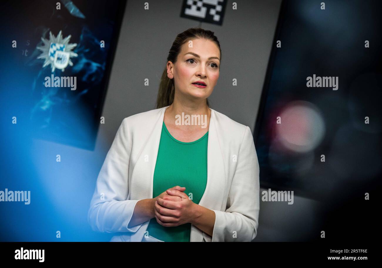 Entwicklung digitaler hubs -Fotos und -Bildmaterial in hoher Auflösung – Alamy