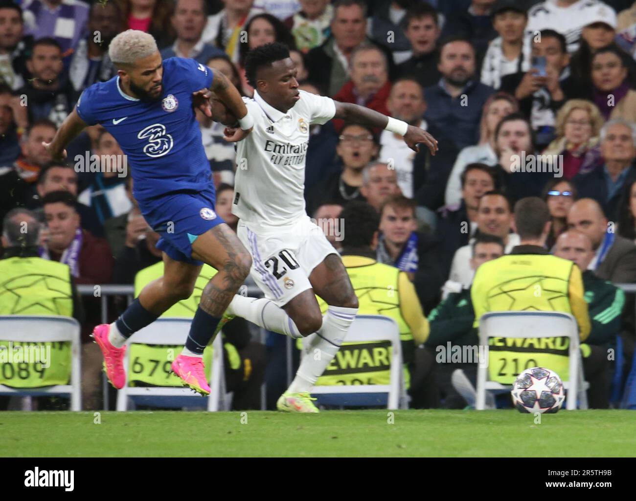 Reece James vom FC Chelsea und Vin’cius Jœnior von Real Madridwährend des UEFA Champions League ...