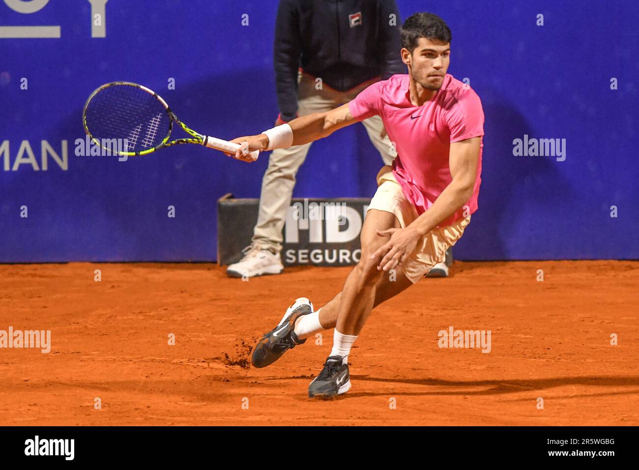 Carlos alcaraz volley -Fotos und -Bildmaterial in hoher Auflösung – Alamy