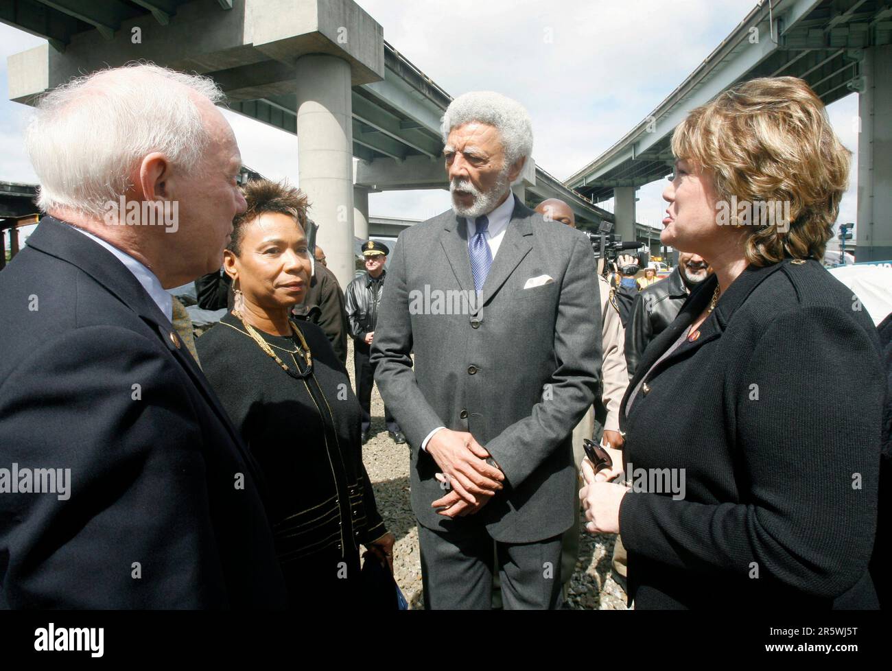 Oakland Mayor Ron Dellums (center) briefs Reps. Jim Oberstar, Barbara ...