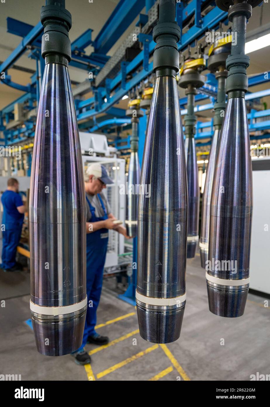06. Juni 2023, Niedersachsen, Unterlüß: 155-Millimeter-Artillerie ...