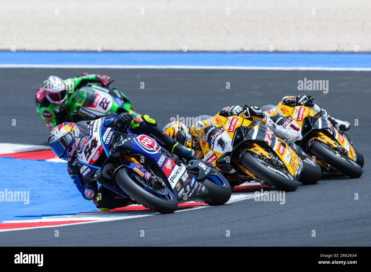 Toprak Razgatlioglu (L) von Pata Yamaha Prometeon WorldSBK mit Yamaha ...