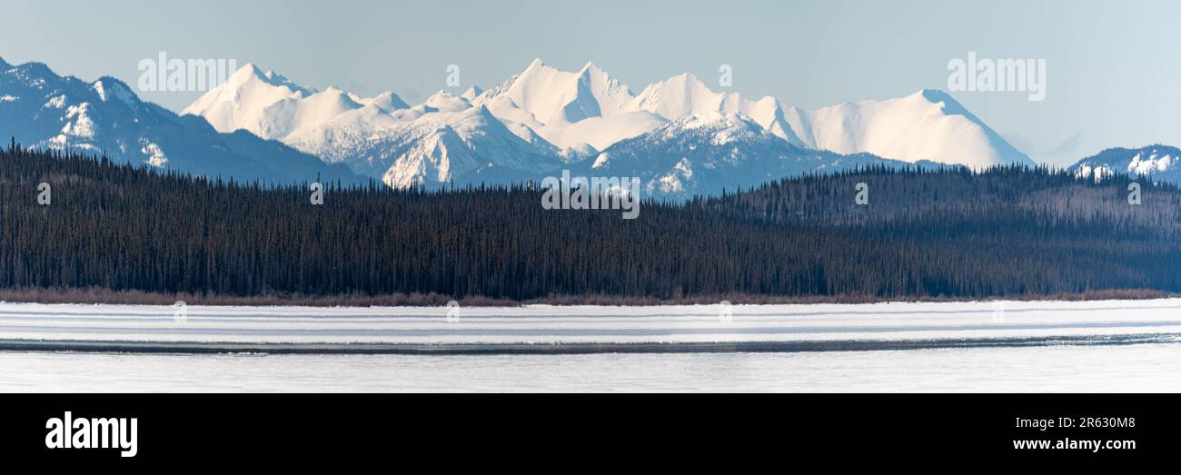 Im Frühling, Anfang April, bietet sich ein herrliches Winterpanorama in ...