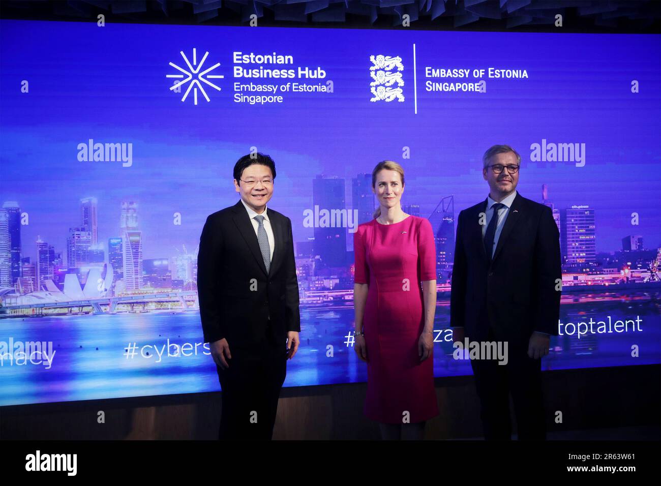 Acting Prime Minister of Singapore Lawrence Wong (left) with Estonia's ...