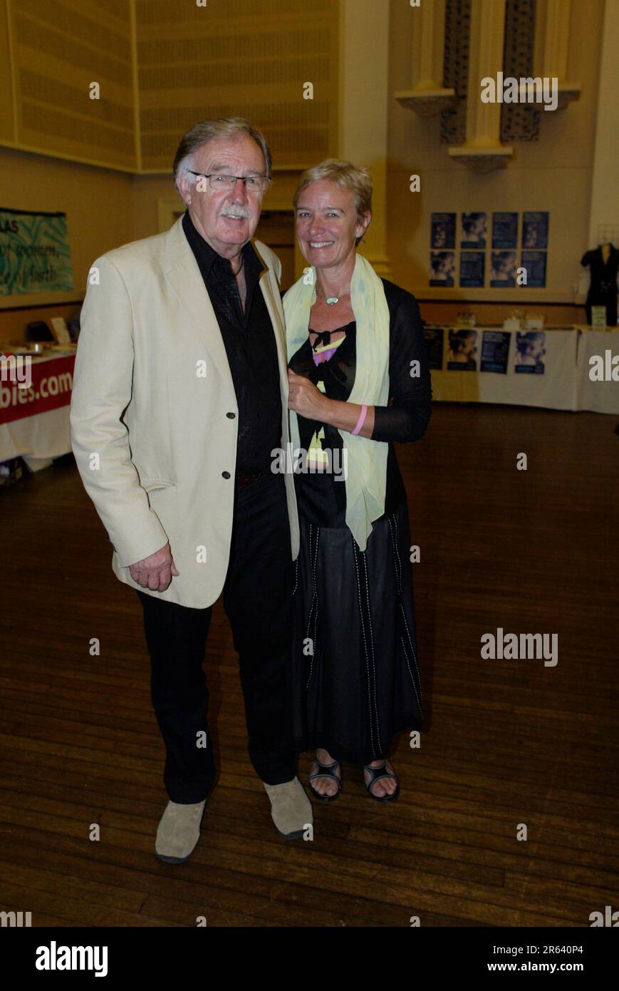 George Negus und seine Frau nehmen an einer Vorführung des im März 2008 ...