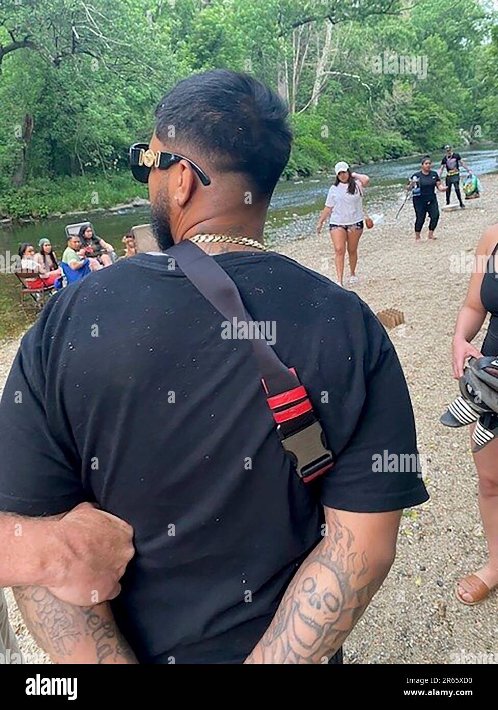 This photo provided by the U.S. Marshals Service shows officers ...