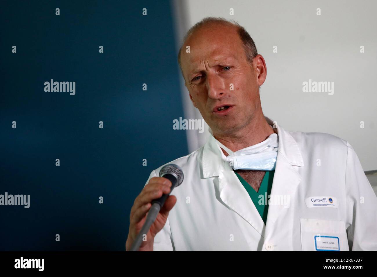 Surgeon Sergio Alfieri speaks to reporters about Pope Francis' health ...