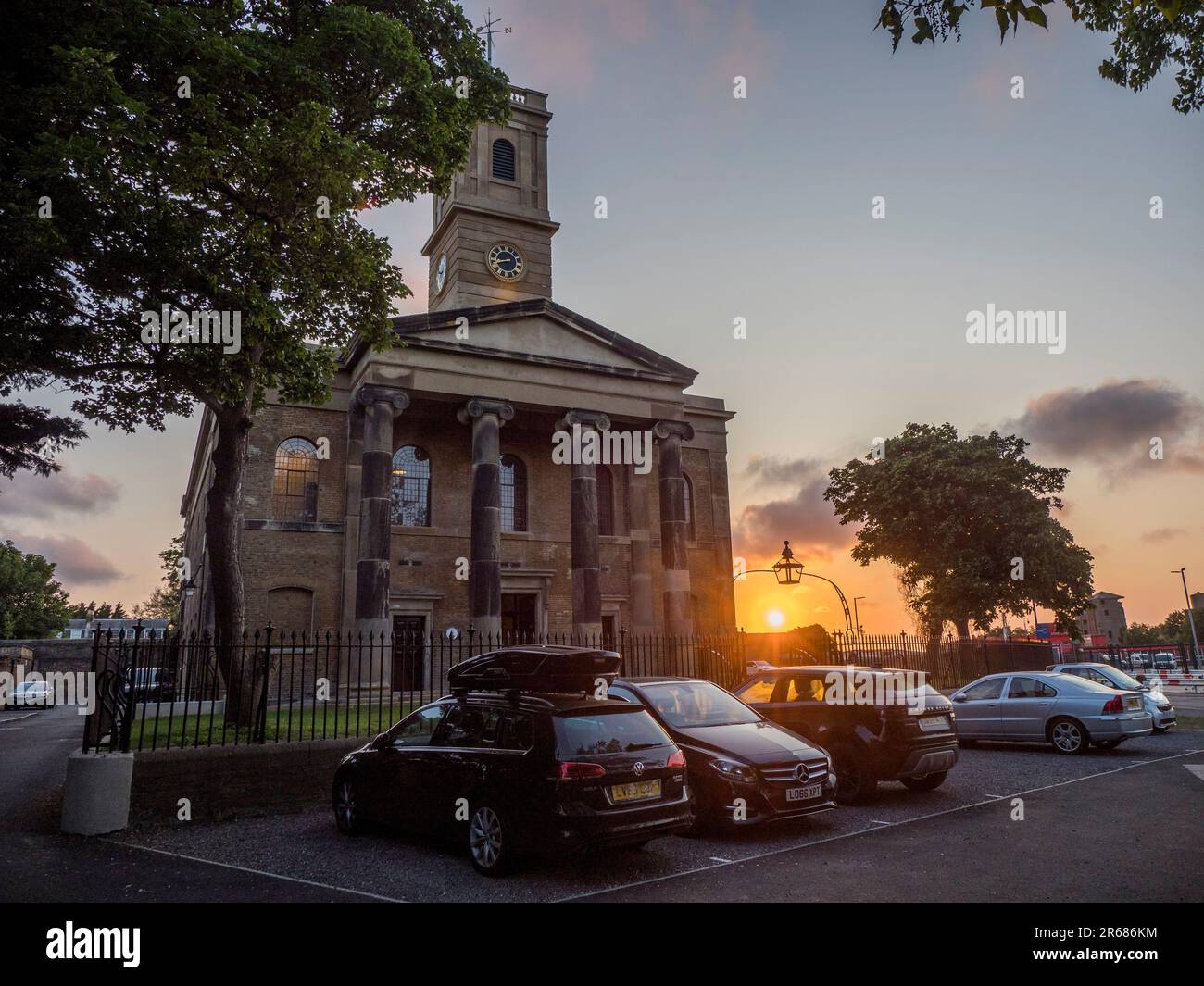 Sheerness, Kent, Großbritannien. 7. Juni 2023. Die Sonne geht bei der ...