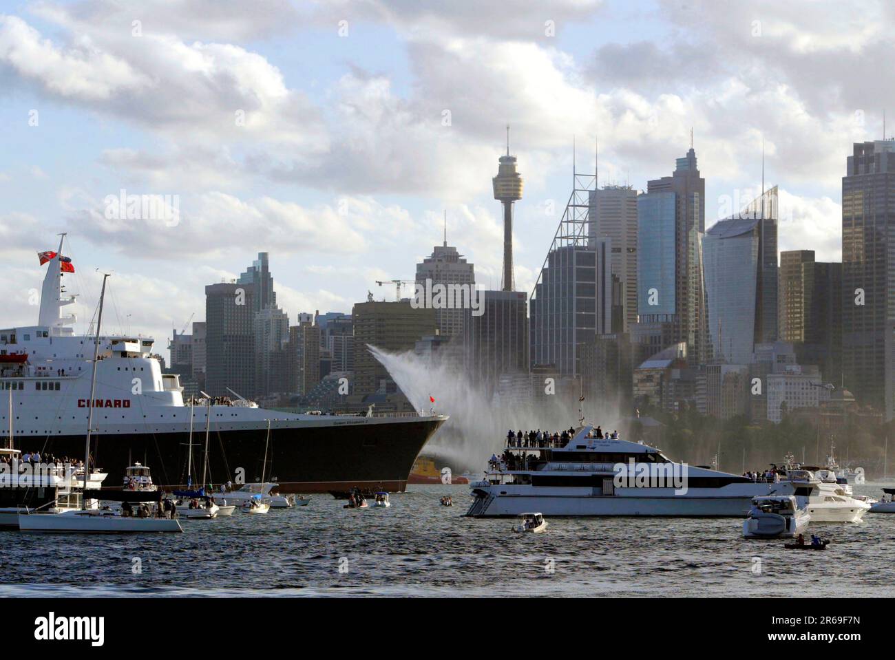 Die QE2, das älteste Schiff der Cunard-Flotte, besucht Sydney zum ...